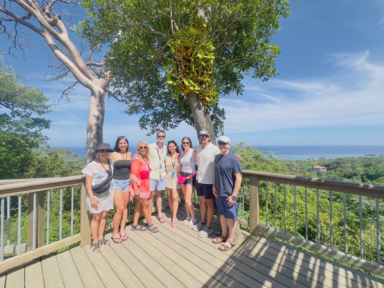 Birds and Sloth Sanctuary Plus Roatan West Tour